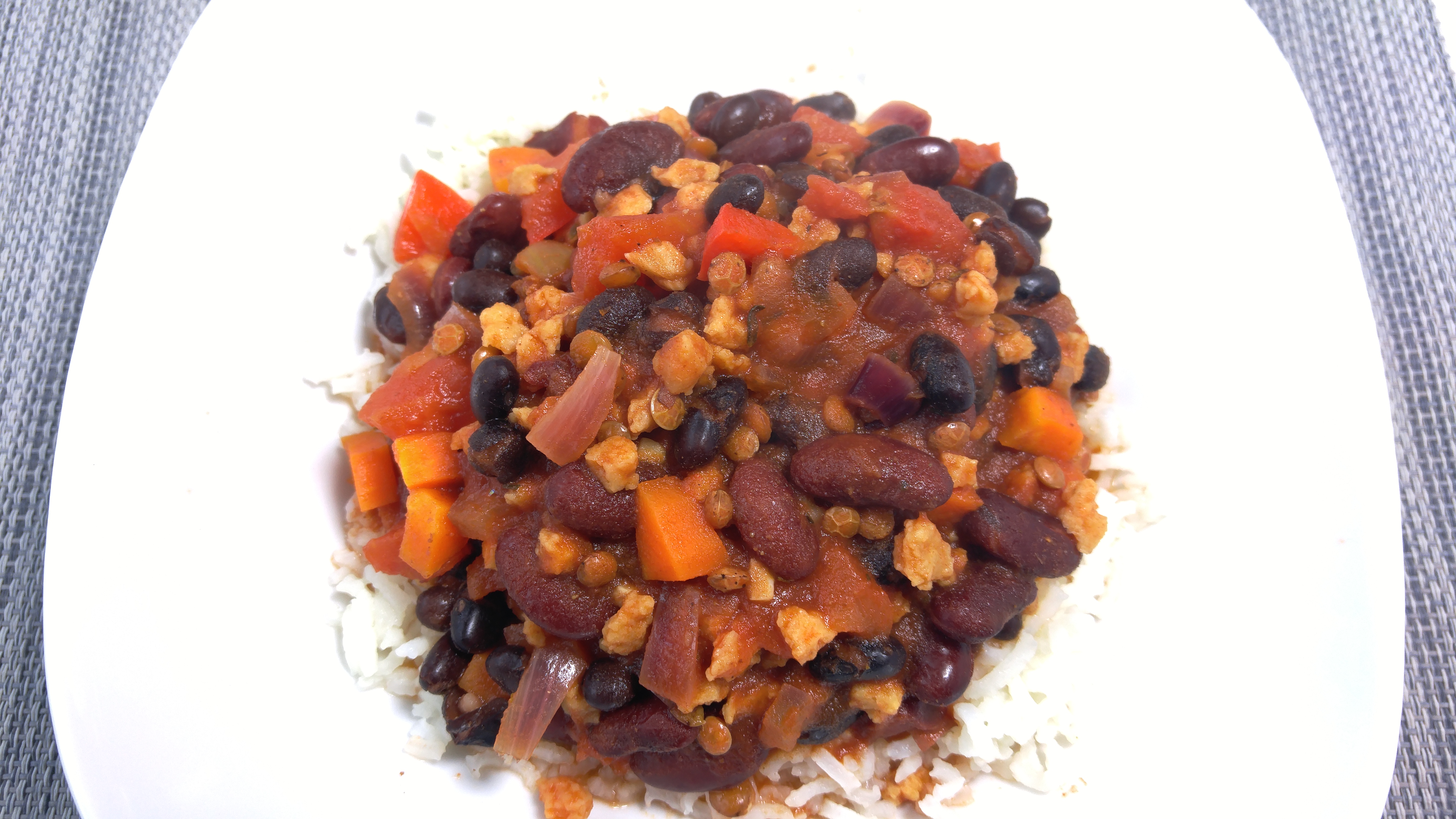 Chili sin carne aux protéines de soja en morceaux et lentilles – Le ...